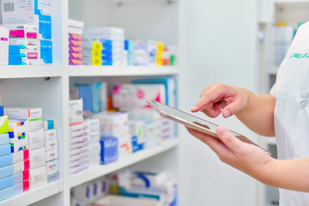 Pharmacist-led digital intervention SMASH reduces hazardous prescribing ... Pharmacist-led digital intervention SMASH reduces hazardous prescribing ...